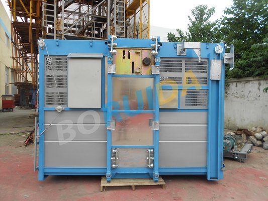 China Mast Hot-dip Galvanized Cage Hoists Lifting Equipment with VFC Control supplier