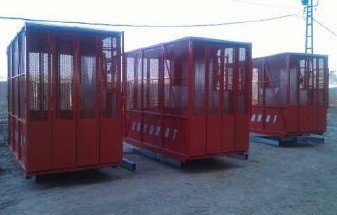 Red Passenger Hoist for Lifting Personnel and Material with High Secrurity supplier