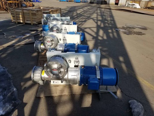3.0×1.3×2.2M Construction Material Lifting Hoist With 60m / min Rated Lifting Speed supplier