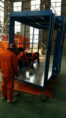 Honeywell 2700kg Customized Cage Hoisting Equipment In Construction Reduction Ratio 1 / 16 supplier