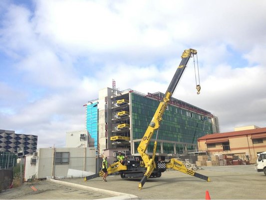 Electrical 2.8m Retractable Loading Deck Built - In Stainless Steel Control Box supplier