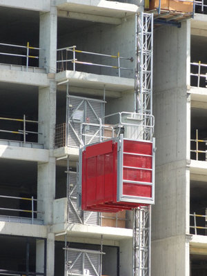 13 Tons Material Lifting Construction Hoist with 400kg Lifting Device for Tower supplier