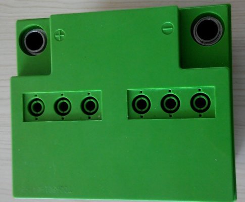 Green Color Plastics Materials 6 GFM Battery Container with Lead in Cover 12V 38ah China Factory