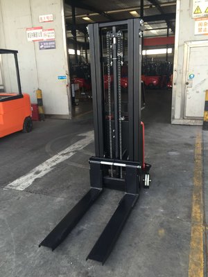 Warehouse Forklift Trucks , Full Electric Stacker Truck For Material Handling