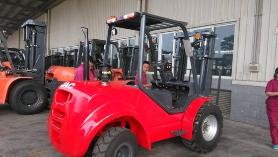 Rough Terrain Diesel Forklift Truck With YANMAR Engine Safety Protection Device