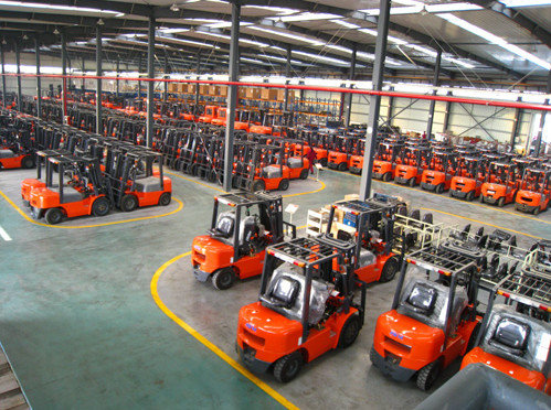 Warehouse Diesel Forklift Truck 2000KG Ergonomic Designed CPCD20H