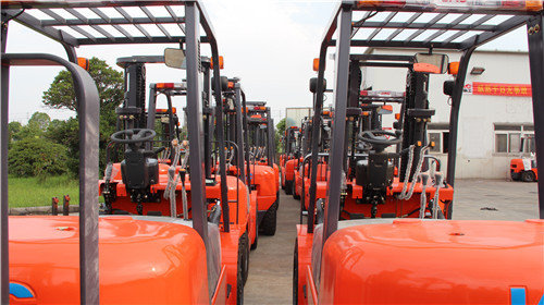 4.5 Ton Wheel Diesel Forklift Counterbalance Truck / JAC Diesel forklift Truck CPCD45H