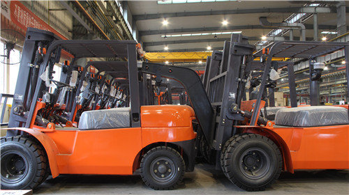 Industrial Gasoline 3T Forklift Truck With Integral Side Shift , Counter Balance Fork Lift