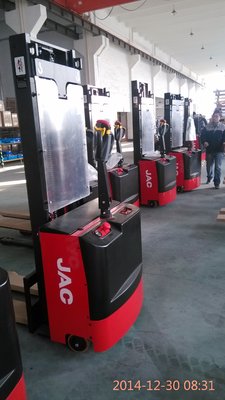 Heavy Duty Rider Pallet Truck Stacker CDD15 / Pallet Handling Equipment