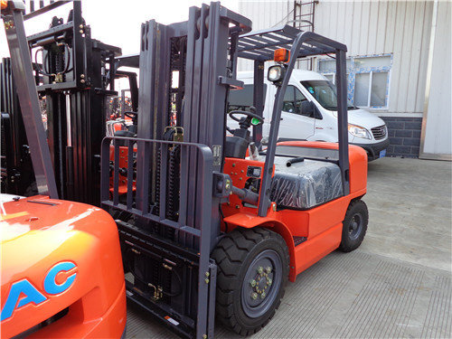 ISUZU Engine Diesel Counterbalance Forklift 2 Ton Material Handling Truck CPCD20