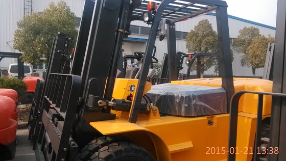 JAC diesel forklift truck CPCD70H Solid Tyre Diesel Forklift Truck  7 Ton For  Loading & Unloading Cargo CPCD70
