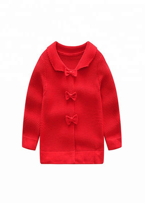 Les cardigans tricotés des enfants colorés, finition de enchaînement de chandail de cardigan d'enfant en bas âge belle