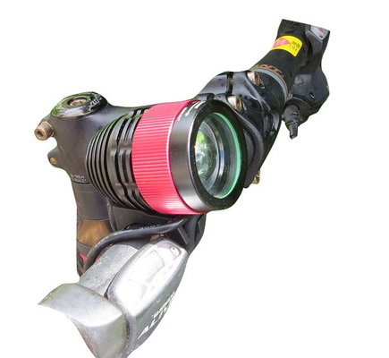 China Outdoor Sports 8.4V High Power LED Bike Light Clear With Battery Pack supplier