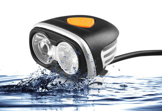 China Far / Close Control High Power LED Bike Light Bright For Mountain Riding supplier