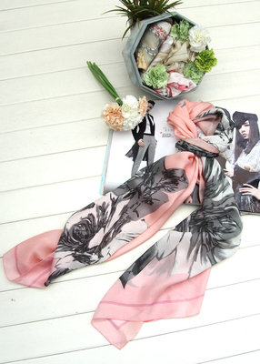 Novelty Pink 100% Silk Satin Screen Printing Scarves With Machine Hem