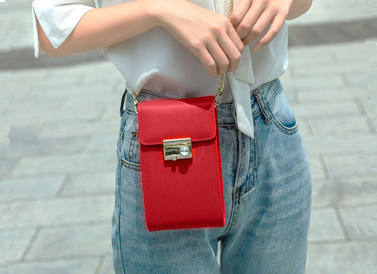 2019 new fashion Korean version of versatile vertical slant body mini bag PU leather chain mobile phone bag supplier