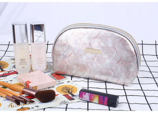 2019 new scallop shape  storage bag simple, convenient and large capacity wash bag makeup bags supplier