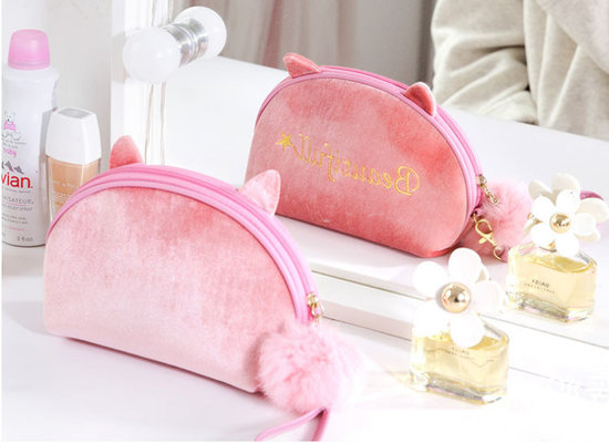 Web celebrity small portable cute girl instagram style super fire goods large capacity plush makeup bags supplier