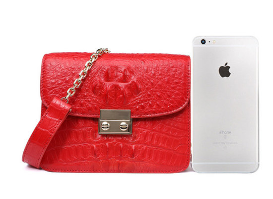 Dongguan manufacturer direct selling new crocodile leather women's bag one shoulder slung chain handbag supplier