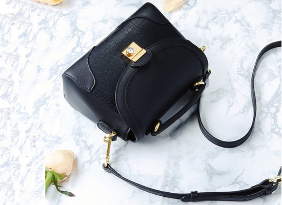 New 2019 one-shoulder bag stylish and versatile casual small doctor bag, casual small crossbody bags supplier