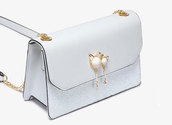 The new fashion Korean version 2019 joker bag is a one-shoulder bag with girly slung chains crossbody bags supplier
