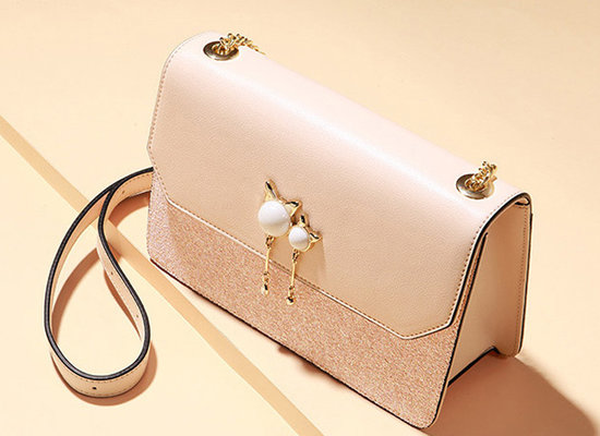The new fashion Korean version 2019 joker bag is a one-shoulder bag with girly slung chains crossbody bags supplier