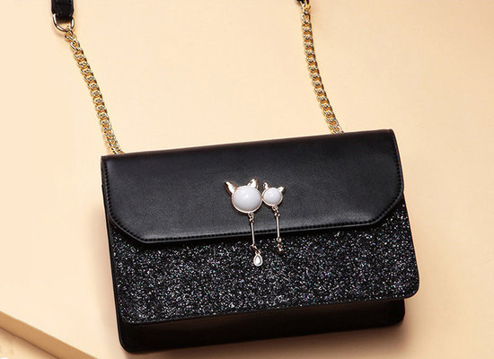 The new fashion Korean version 2019 joker bag is a one-shoulder bag with girly slung chains crossbody bags supplier