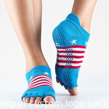 Custom logo, design anti-slip cotton knitting toe yoga socks