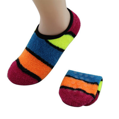 Custom logo, desig nylon striped design yoga gel ankle socks with grip sole