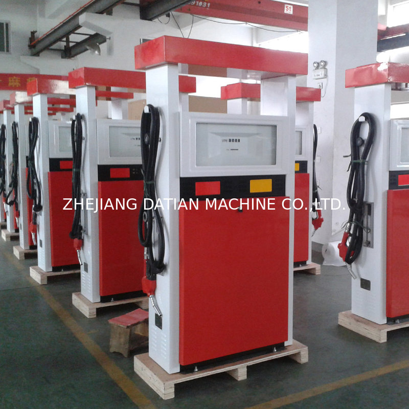 Fuel dispenser with hand device, fuel dispenser with handle mechanism, petrol station pump
