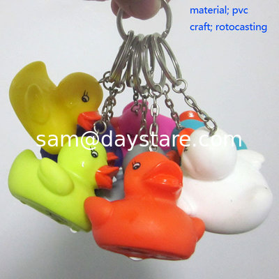 Vinyl colorful duck keyring, mini colorful pvc ducks keychain with green materials supplier