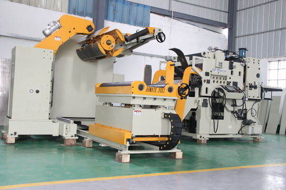 PLC Programmable Controller NC Servo Feeder with Uncoiler And Straightener With Electric Eye Loop Control System