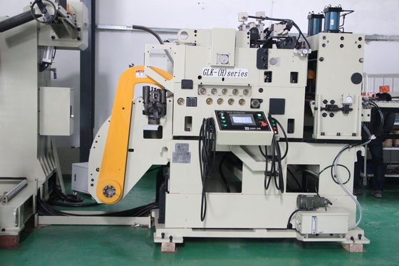 Conducteur de redresseur de Decoiler de presse de poinçon d'écran tactile avec le bras pneumatique de pressing