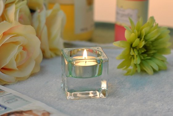 正方形によって着色されるガラス奉納の蝋燭ホールダー、Tealight のガラス ホールダー