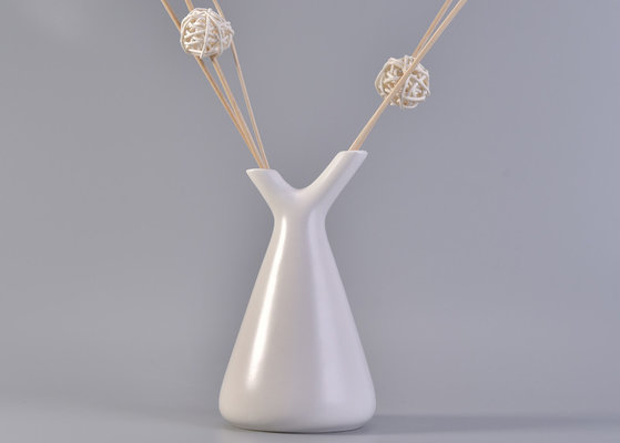 White Empty Diffuser Bottles , Ceramic Essential Oil Diffuser With Rose & Sticks