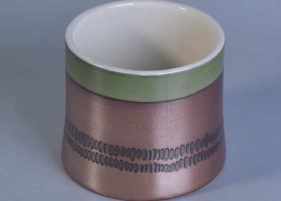 ブラウンは蝋燭ホールダーの陶磁器の円の緑の上の家の装飾を艶をかけました