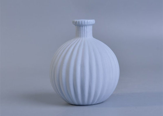 家の芳香のための陶磁器のアロマセラピー オイルの拡散器のびんを艶をかける330mlピンク