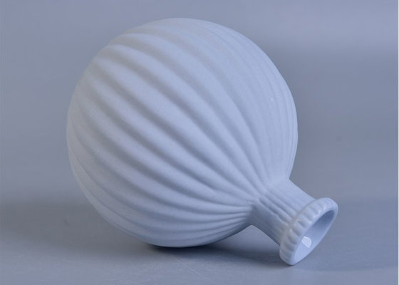 家の芳香のための陶磁器のアロマセラピー オイルの拡散器のびんを艶をかける330mlピンク