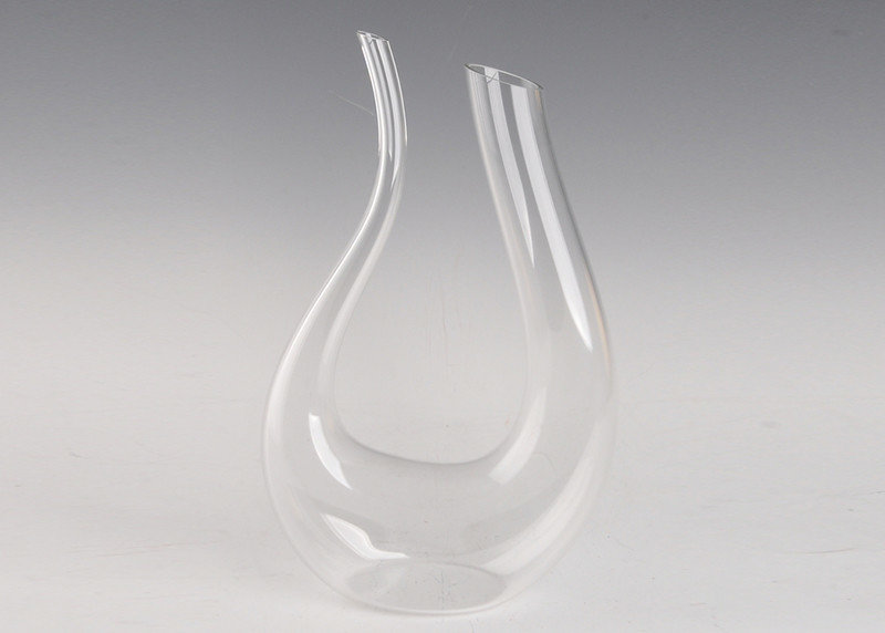 Elegant Glass Liquor Decanters Curved U Shape Hand Blown Recyclable