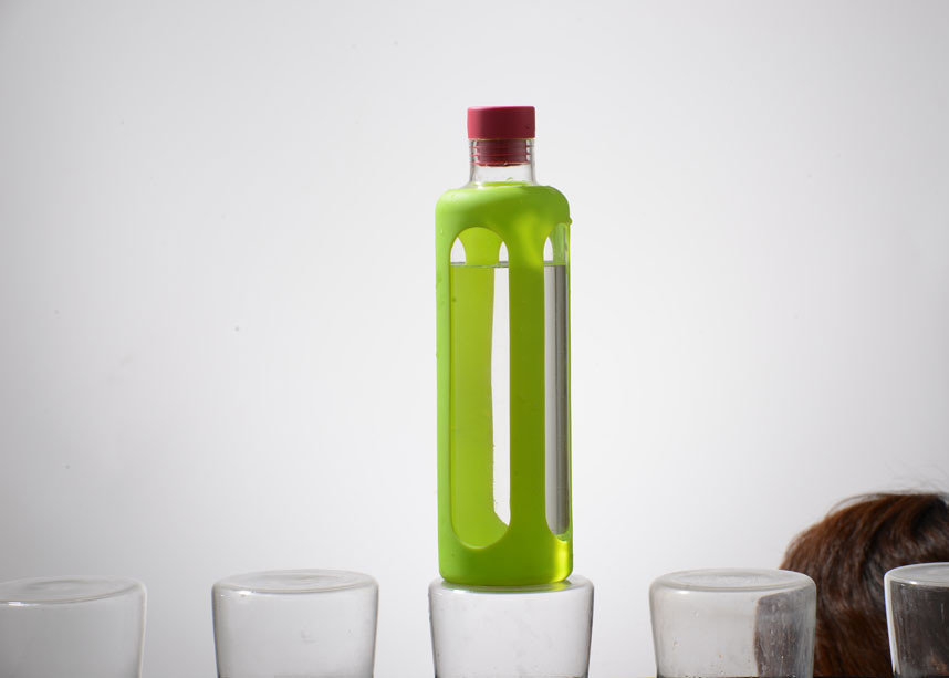 Customized Double Wall Borosilicate Glass Water Bottle With Silicon for Sport