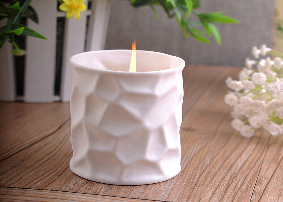 Elegant 290ml white ceramic candle holder For Home Decoration