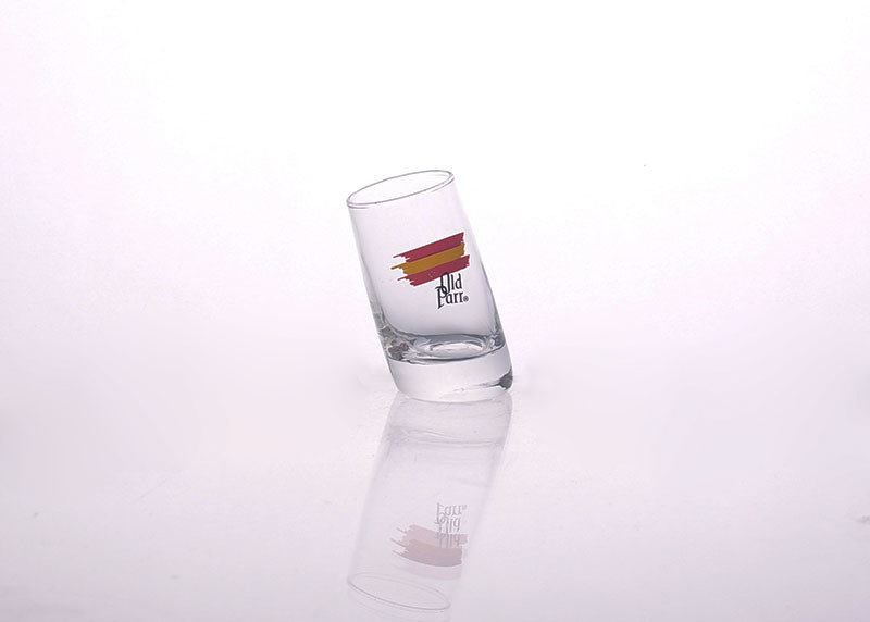Spirit Wine Glass Tableware , Leaning Body Shot Glass Storage Containers Special Design