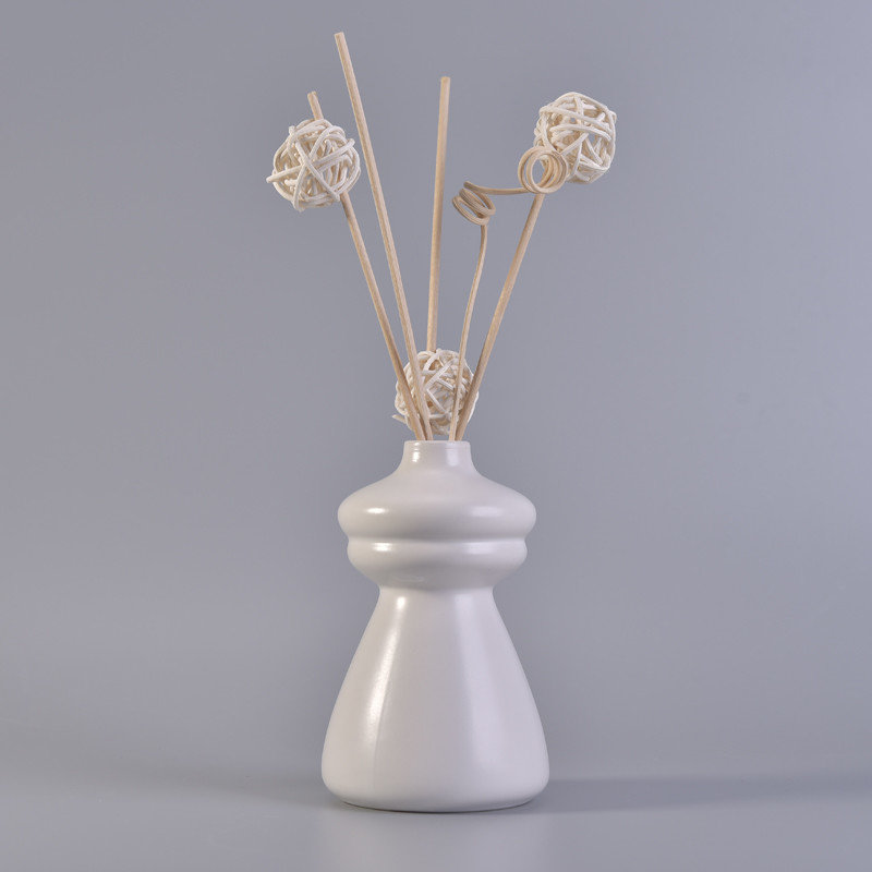 OEM / ODM Pure Handmade Ceramic Diffuser Jar Flower Air Freshener