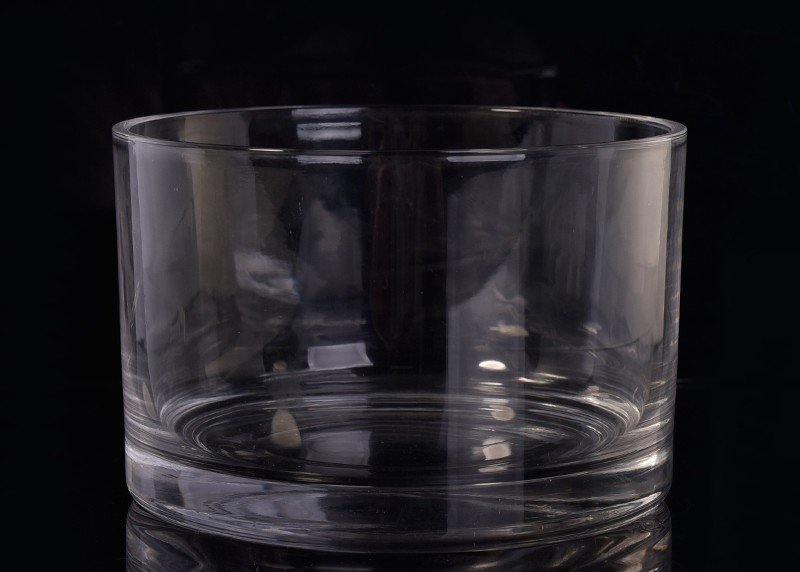 つくことのための容器、利用できる5本の灯心を作る大きく明確なガラス蝋燭