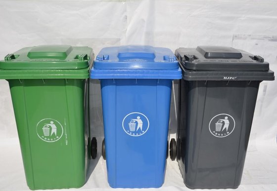 Plastic standing garbage outdoor garbage waste trolley plastic recycling bin stacking container supplier