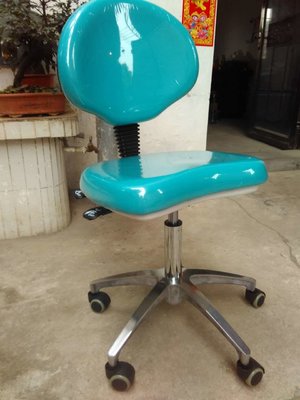 Fatory price dental assistant chair, dentist stool with round zinc alloy footrest