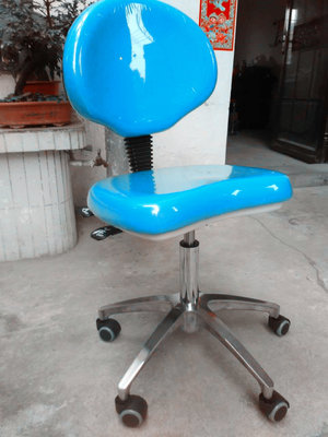 Fatory price dental assistant chair, dentist stool with round zinc alloy footrest