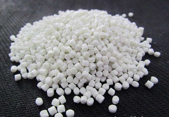 PP / PE Resin Plastic Desiccant Masterbatch For Injection Moulding White Color