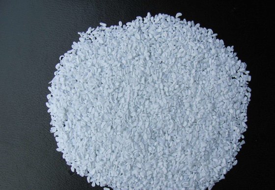 Sodium Sulphate Transparent Filler Masterbatch PE Carrier For Plastic Lunch Box