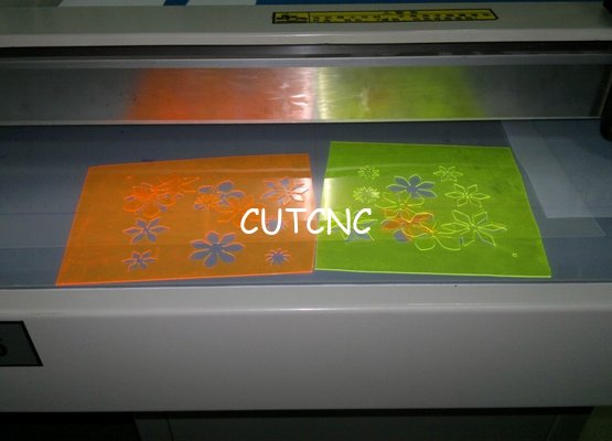 Flatbed rigid pvc plastic pattern oscillating knife cutting table
